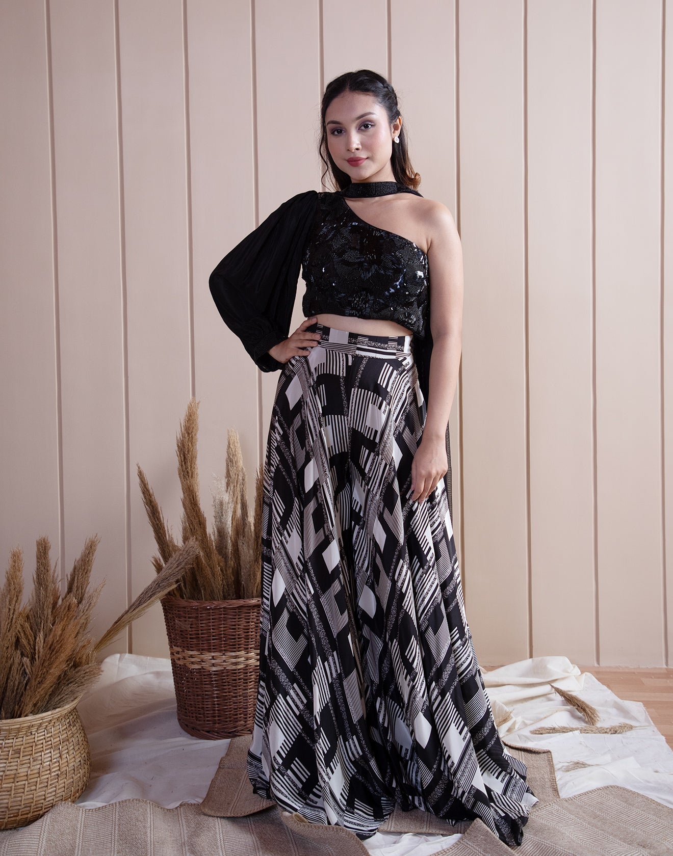 Buy Cromatic Black & White Embellished Cocktail Set Online – Roopkala